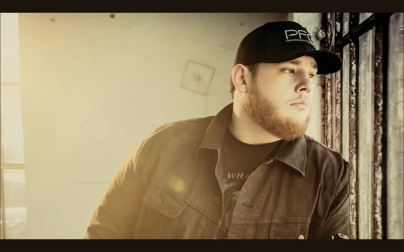 Luke Combs – Fast Car [Tracy Chapman] | eyeshadow